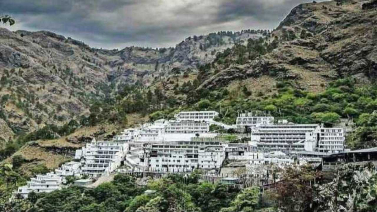 Mata Vaishno Devi Shrine Board Opens Prasad and Souvenir Counter in New ...