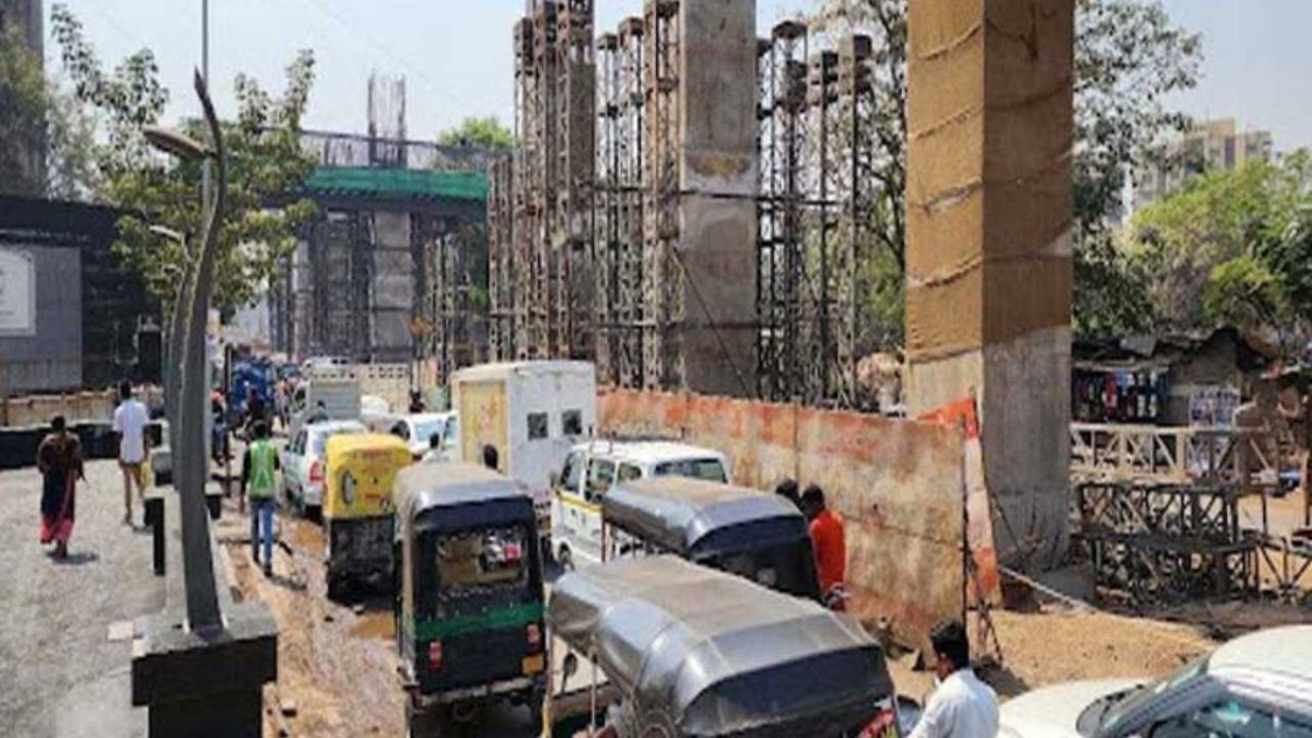 Surat Metro Construction Causing Traffic Jams in Bhatar-Althan Area ...