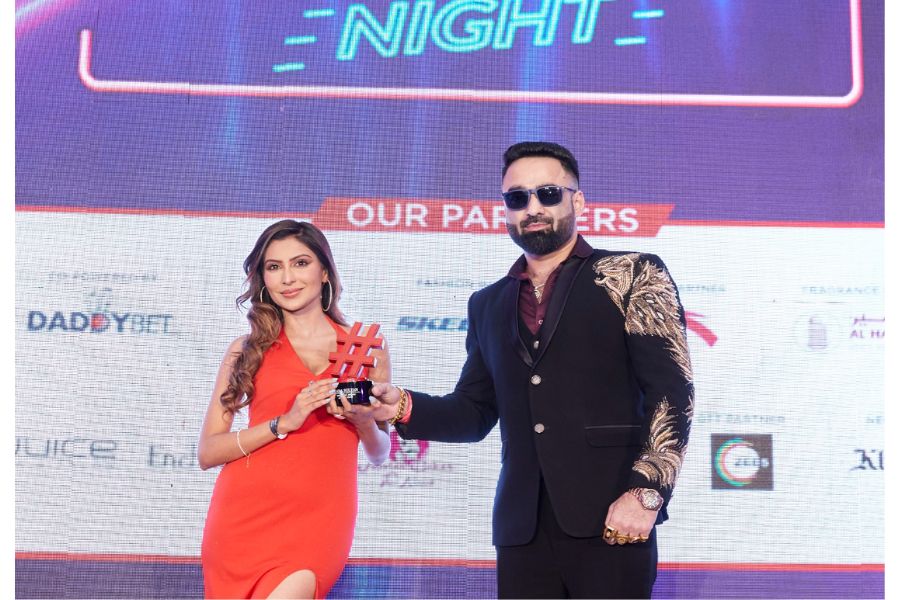 Dr Nikhilesh Tiwari honours rising star Sana Sultan at the Filmfare ...