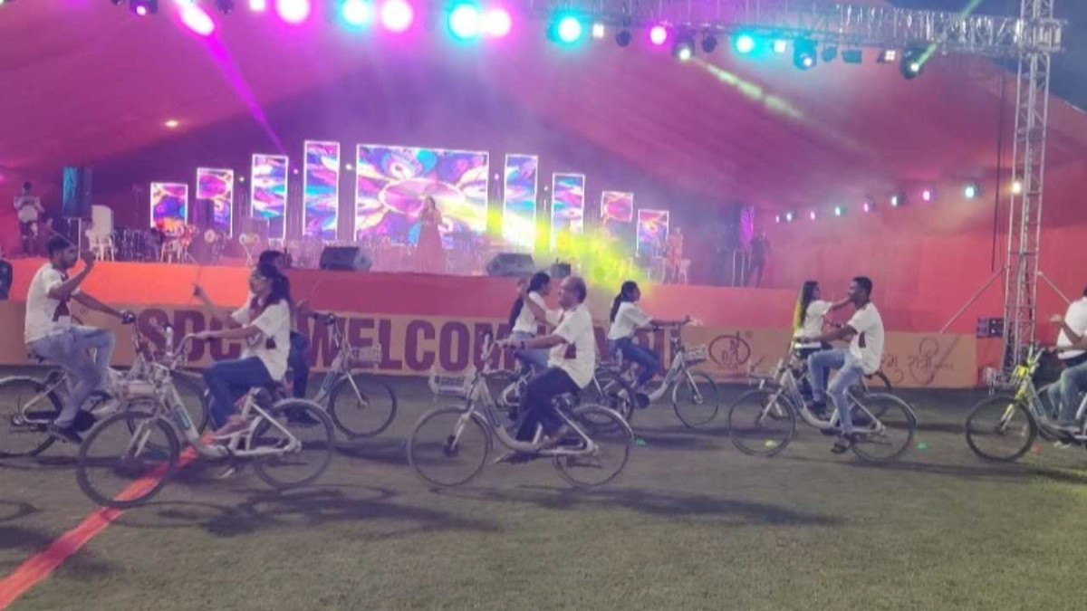 Cycle Dandiya: A New Way to Celebrate Navratri in Surat | Loktej Surat ...