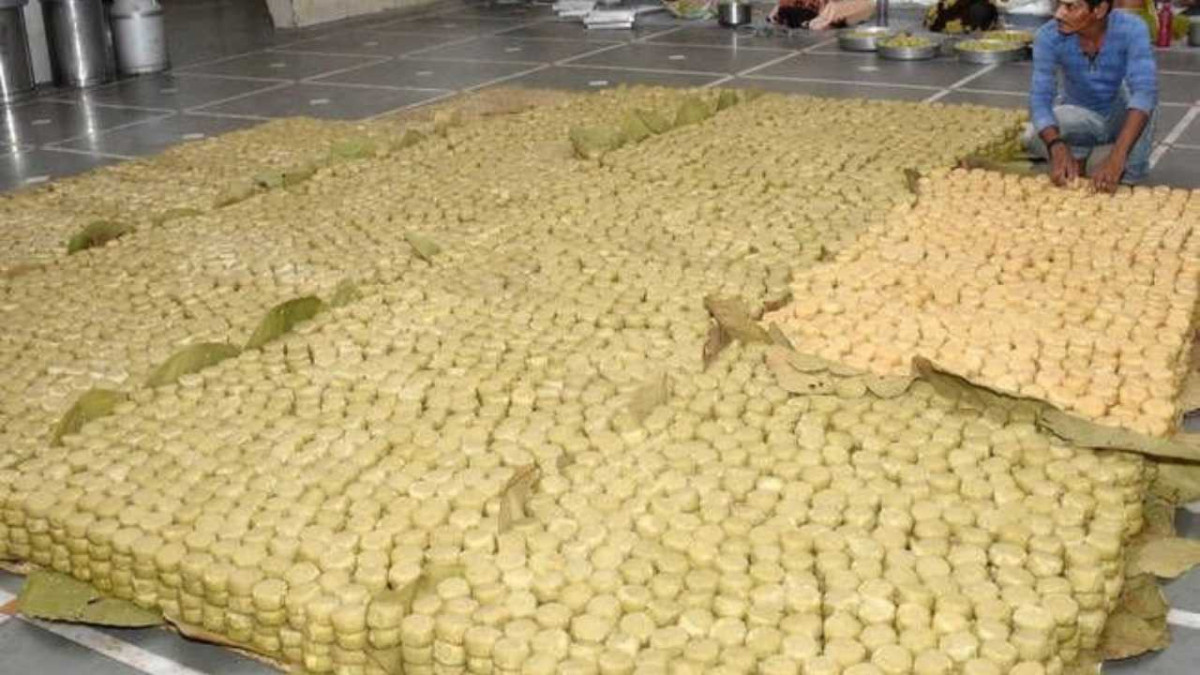 Surat Celebrates Chandni Padwa with Ghari and Bhusu | Loktej Surat News ...