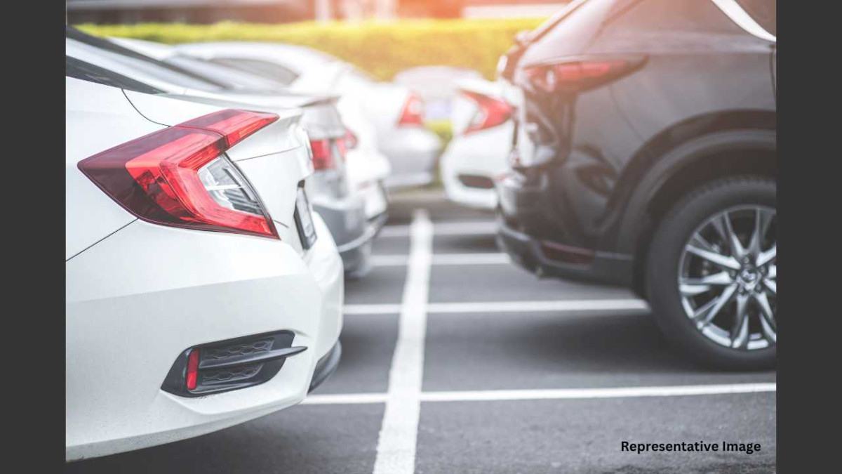 Mahindra and Renault cut car prices after GST rate reduction | Loktej ...