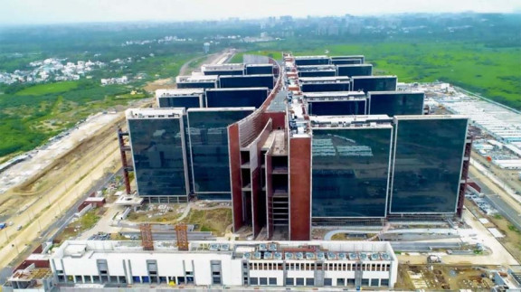 World's Largest Office Building Set to Open in Surat, Demand for ...