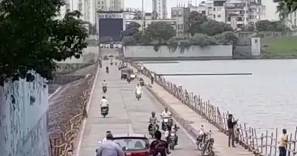 Surat: Key Weir-Cum-Causeway Road Reopened After 50 Days | Loktej Surat ...