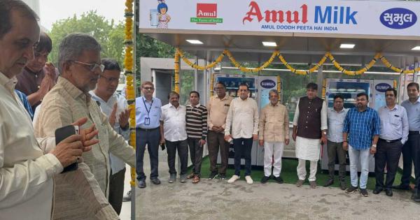 Sumul Dairy Launches 24/7 Digital Milk Vending Machine | Loktej Surat ...